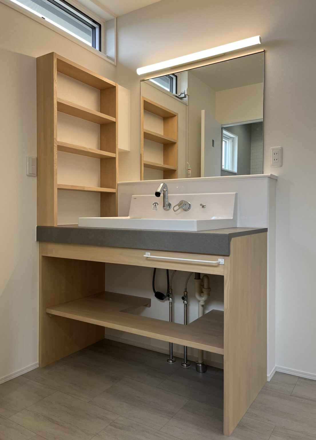 グレー×木目で整える、水まわり空間 | 山形のインテリアコーディネーター kuori interior design | kuori ...